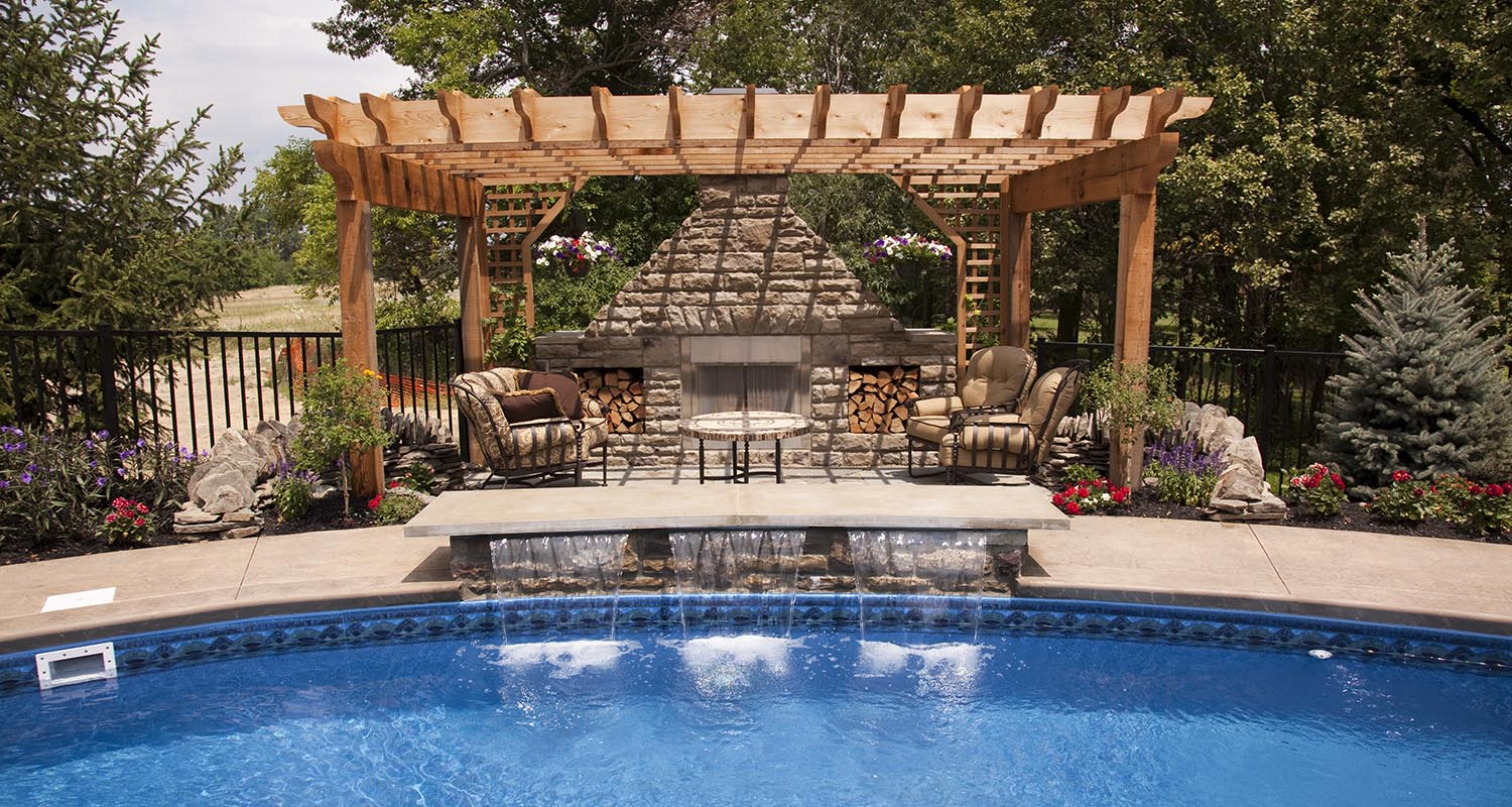 Pools With Sitting Areas